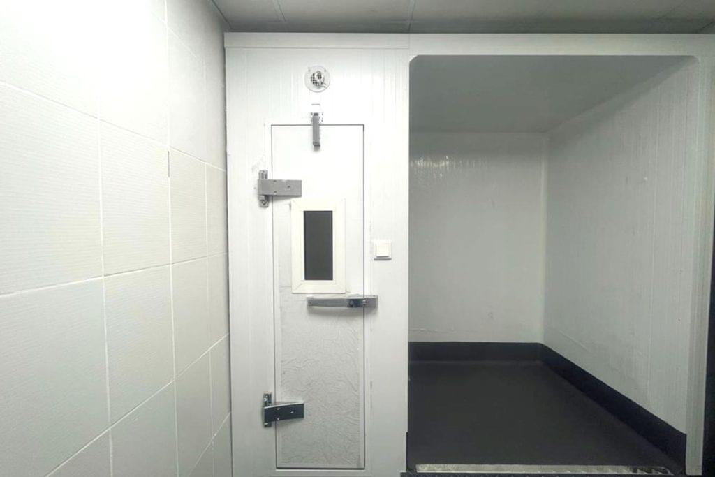 Normal / Self Closing Hinged Doors | Snowland
